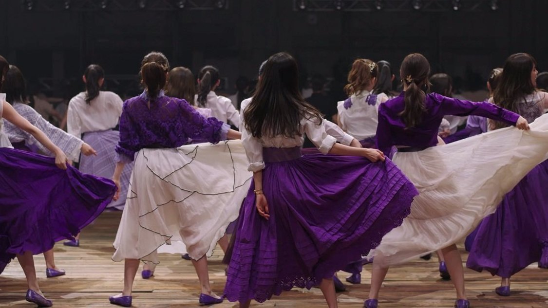 📸 画像：乃木坂46「Sing Out！」MVより｜乃木坂46、圧巻の1カット撮影を敢行した「Sing Out！」MV解禁！