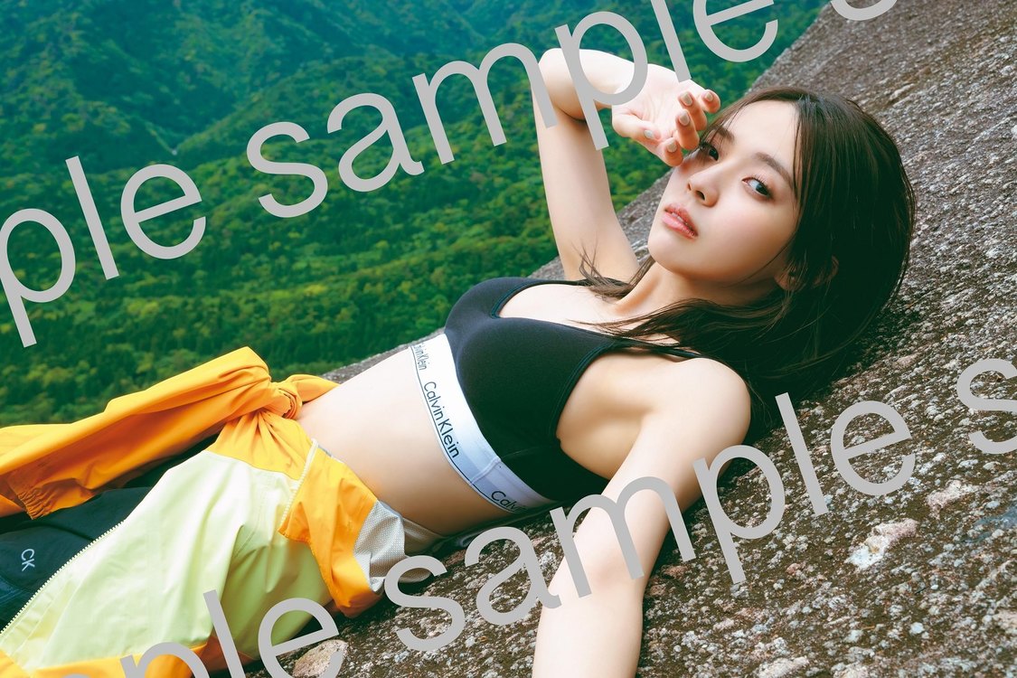 📸 画像：櫻坂46 小林由依 2nd写真集『意外性』tsutaya版表紙（撮影：柴田フミコ／小林由依2nd写真集『意外性』講談社with事業部