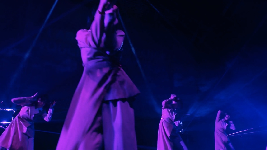 📸 画像:「メトロノーム」ライブ映像より|exwhyz、アユニ・dが参加したzepp Haneda Tokyo 公演より「メトロノーム」ライブ