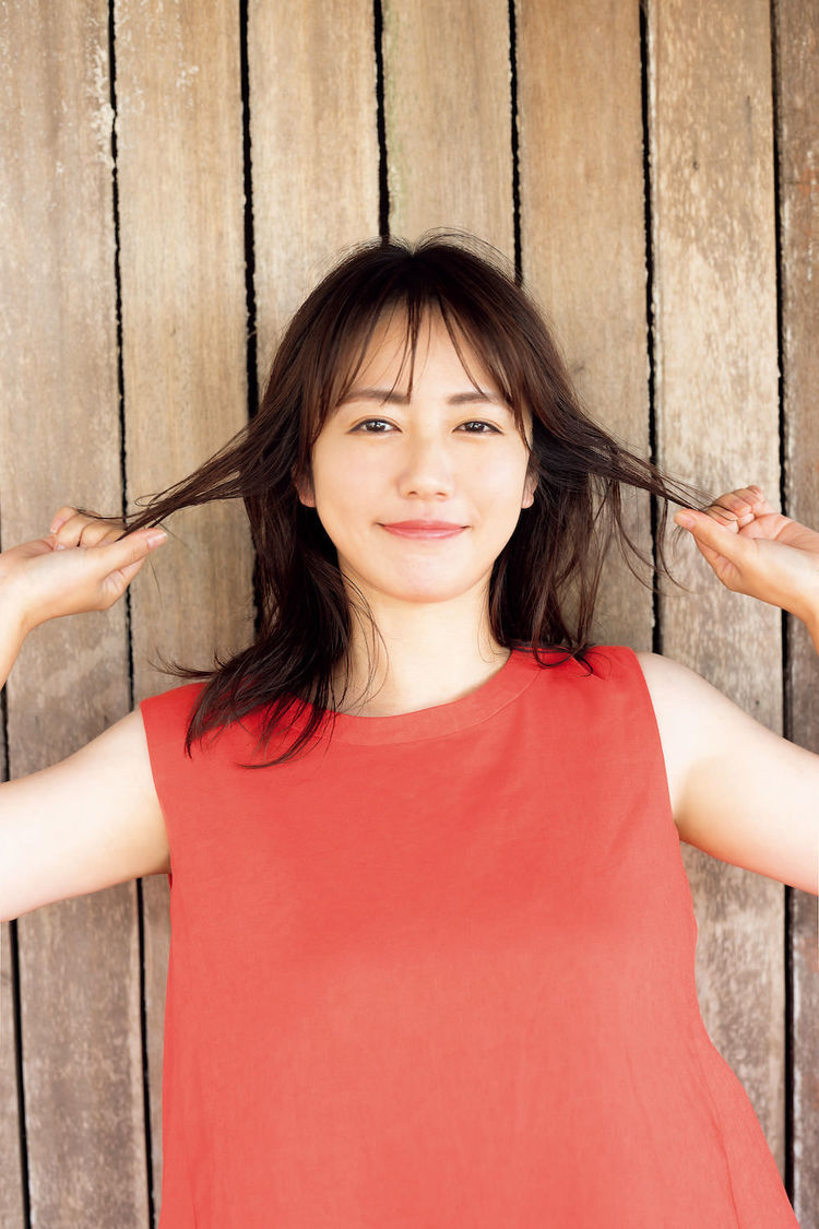 📸 画像：磯山さやか写真集『and More』（ C 松田忠雄）｜磯山さやか、写真集の撮影舞台裏を告白「20年以上やっていますと、ポロリ手前で