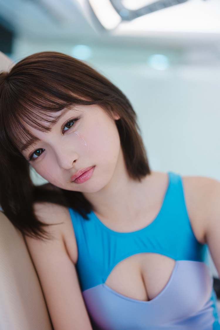 📸 画像：『BLT MONSTER Round 1』（東京ニュース通信社刊／撮影：森山将人）｜沢口愛華、圧巻の美ボディをたっぷり披露！ 新水着グラビアムック『BLT MONSTER Round ...