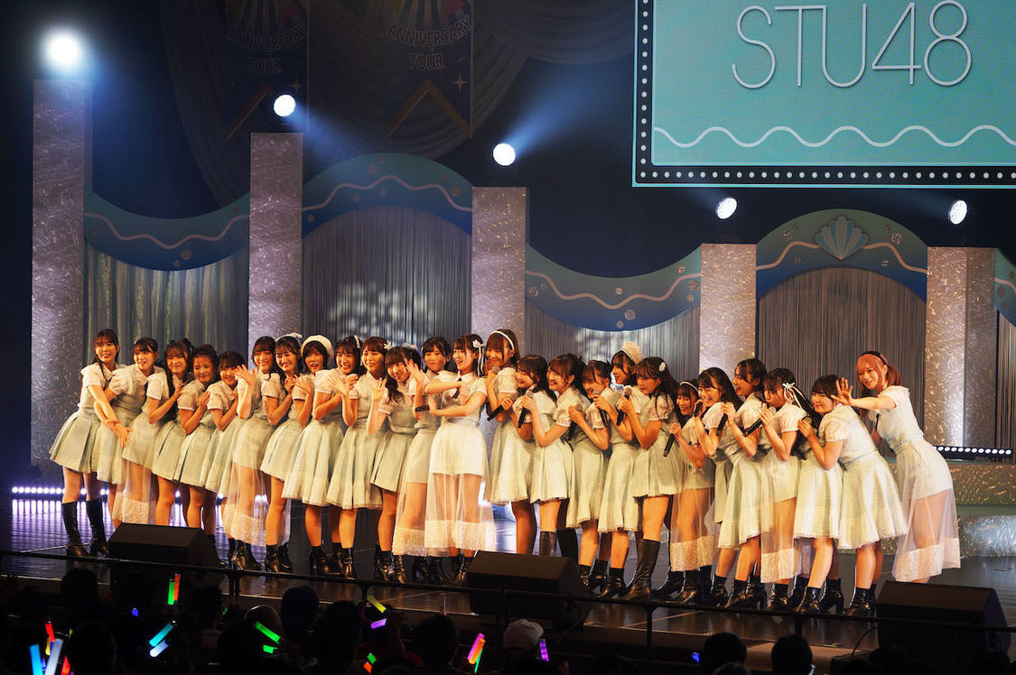 📸 画像：＜STU48 7周年ツアー＞あわぎんホール（2024年6月1日／©STU）｜STU48、7周年ツアー徳島公演内で徳島県知事から『阿波とくしま観光大使』の委嘱状交付！「海外にも徳島県の ...