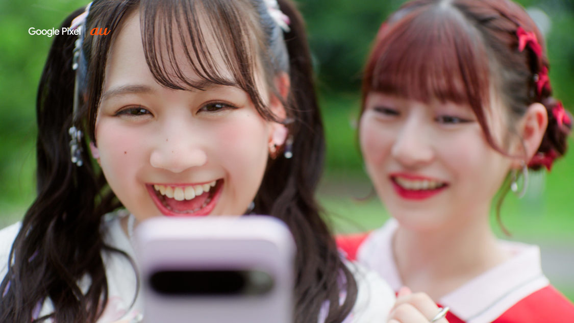 📸 画像：Google Pixel｜au新WEB-CM「公園」篇｜FRUITS ZIPPER、AIスマホで“NATSU KAWAII”フォトを撮影！ Google Pixel｜au WEB ...