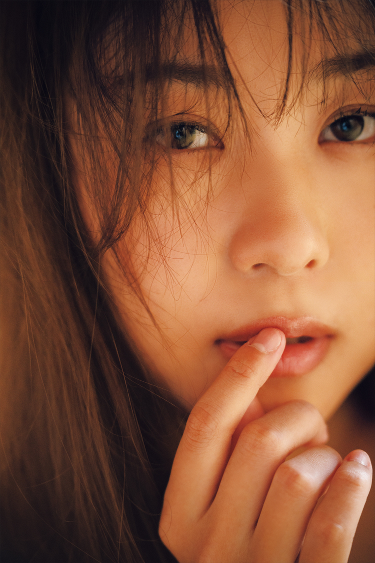 📸 画像：『西田麻衣写真集 Re:Mai』（撮影：鈴木ゴータ）｜西田麻衣、約15kgのダイエットに成功して本人史上限界露出に挑戦！ 8年ぶりの写真集発売