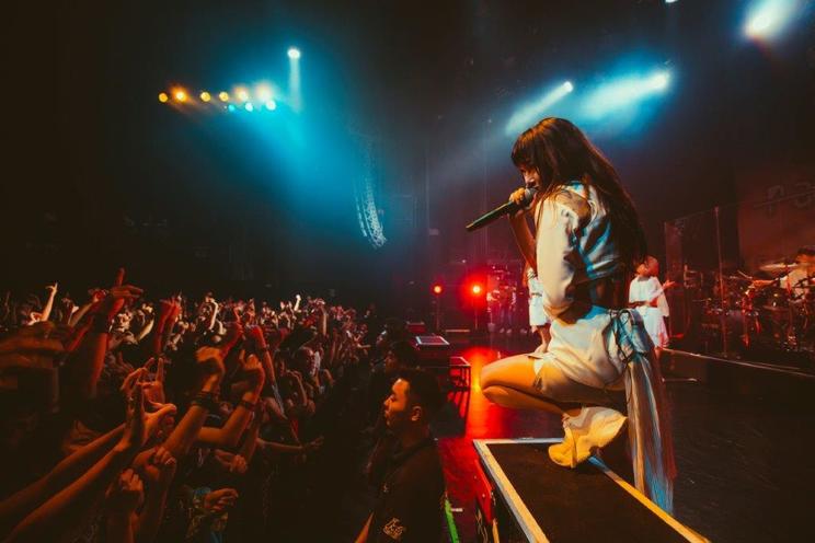 🍭 PassCode[ライブレポート]全国ツアー初日に見せつけたライブアクトとしての矜持 - Pop'n'Roll(ポップンロール)