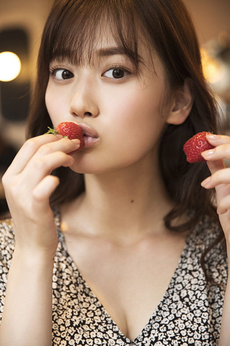 📸 画像：乃木坂46 山下美月1st写真集『忘れられない人』より（撮影／須江隆治）｜乃木坂46 山下美月、色白美バストで魅せる初ランジェリー