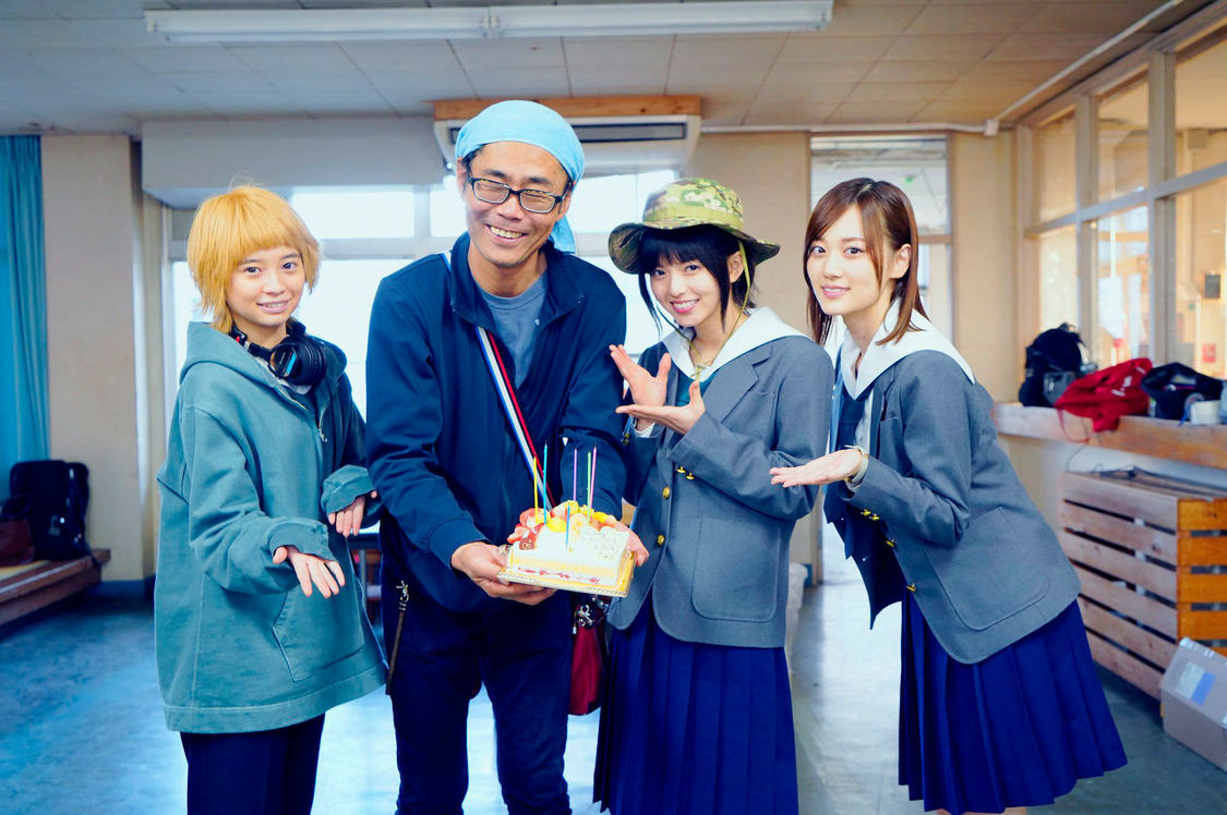 📸 画像：映画『映像研には手を出すな！』オフショットより｜乃木坂46 齋藤飛鳥、山下美月、梅澤美波＆浜辺美波、映画『映像研』レアすぎるオフ