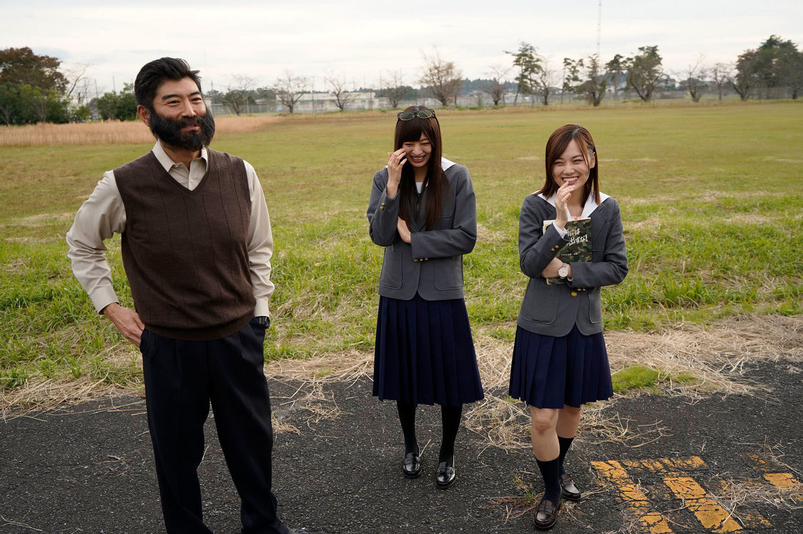 📸 画像：映画『映像研には手を出すな！』オフショットより｜乃木坂46 齋藤飛鳥、山下美月、梅澤美波＆浜辺美波、映画『映像研』レアすぎるオフ