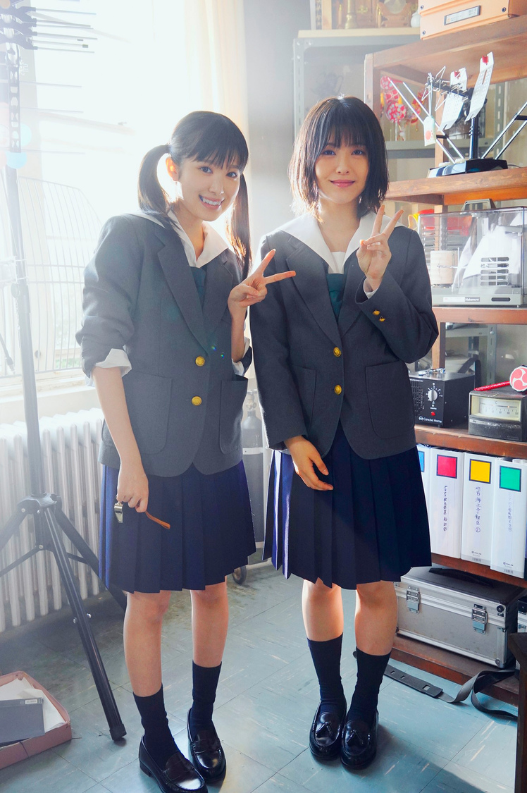 📸 画像：映画『映像研には手を出すな！』オフショットより｜乃木坂46 齋藤飛鳥、山下美月、梅澤美波＆浜辺美波、映画『映像研』レアすぎるオフ