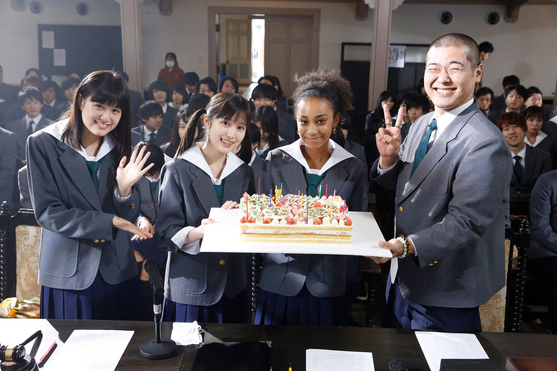 📸 画像：映画『映像研には手を出すな！』オフショットより｜乃木坂46 齋藤飛鳥、山下美月、梅澤美波＆浜辺美波、映画『映像研』レアすぎるオフ