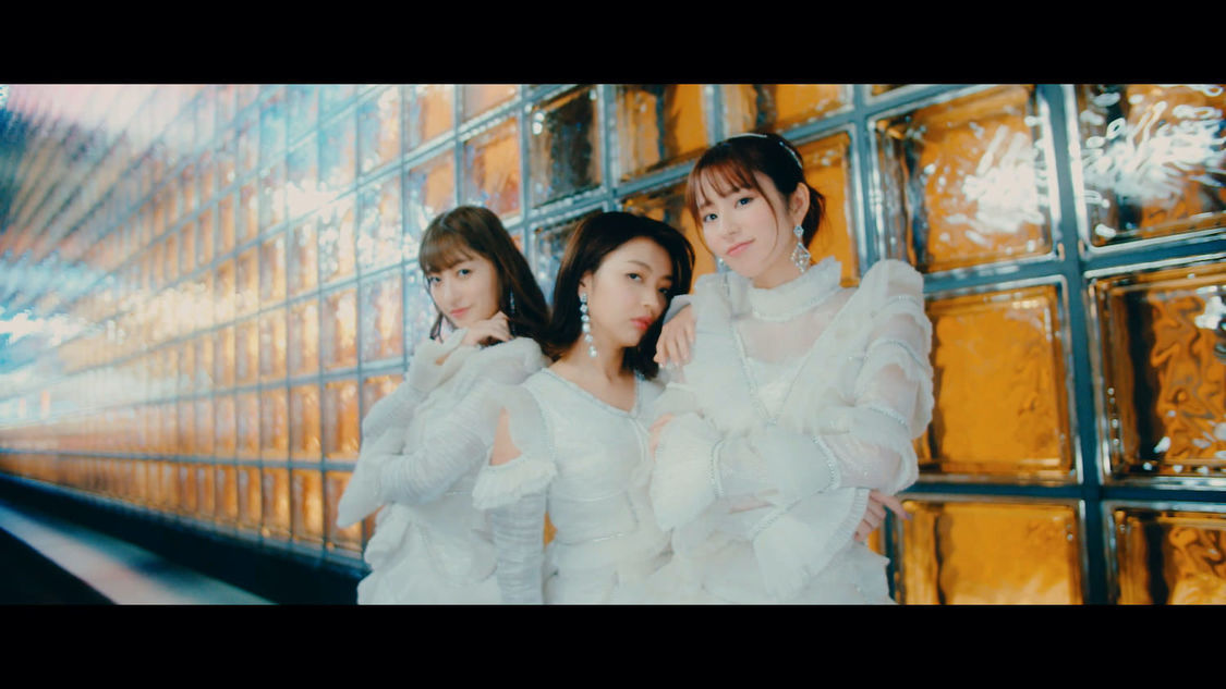 📸 画像：predia「BAD HABIT」MVより｜predia、目を見張るほどセクシーな新曲「BAD HABIT」MV公開！ 「“大人アイドル×夜の銀座”の相性抜群だなと感じました」