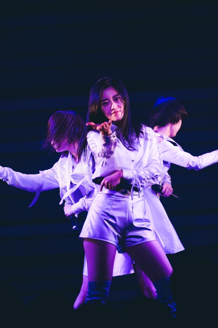 🍭 kolme、2019年初ワンマンで新衣装に。「（新作ALは）思い描いていた理想が形になった」 - Pop'n'Roll(ポップンロール)