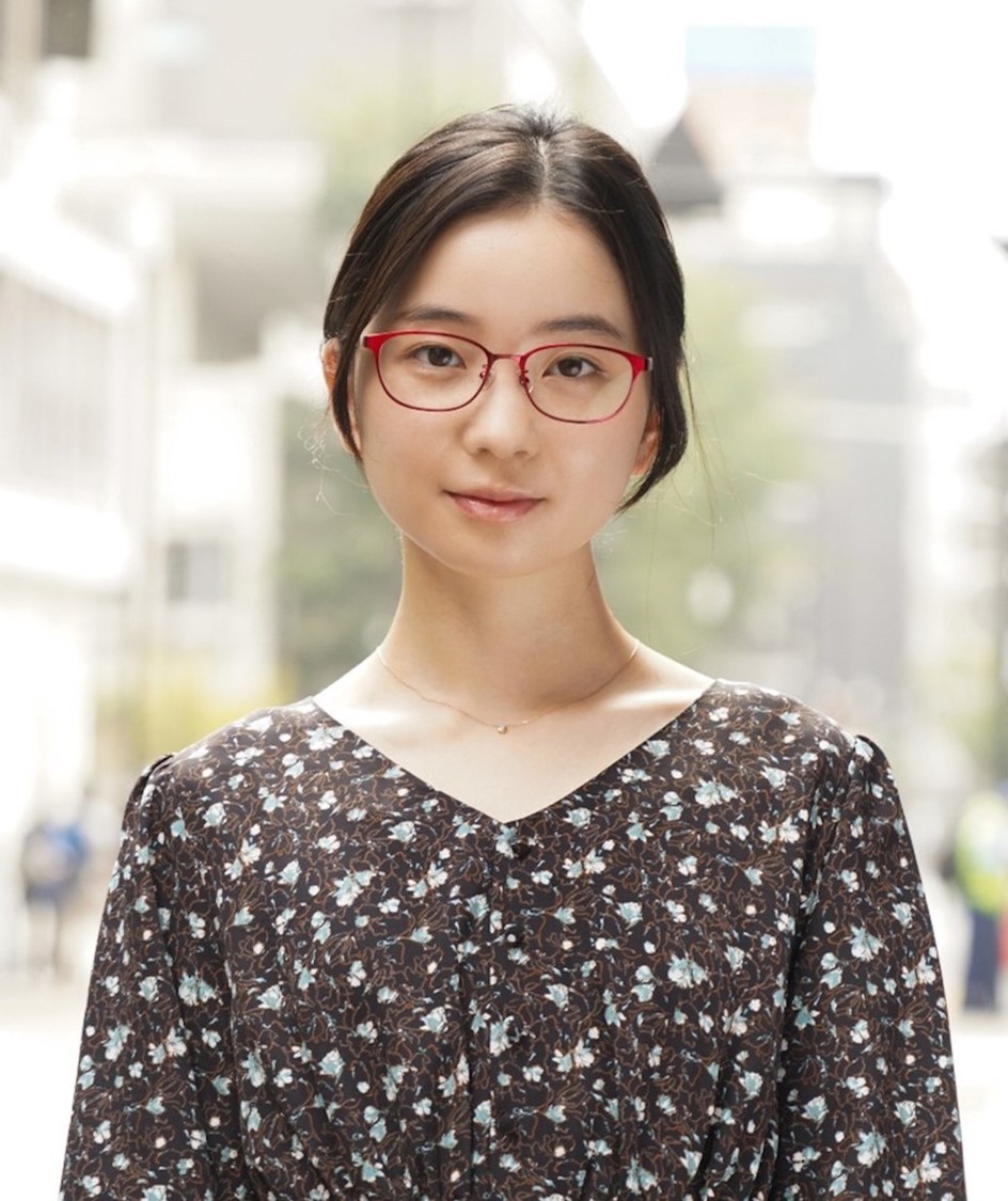📸 画像：福地桃子、物語の鍵となる 重要人物”を演じる！ ドラマ『霊媒探偵・城塚翡翠』第1話登場｜福地桃子、物語の鍵となる 重要人物”を演じる