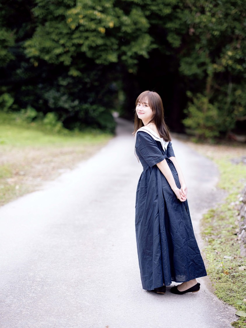 🍭 日向坂46 影山優佳、1st写真集の裏表紙全4種＆帯コメント解禁！【本人コメントあり】 Popnroll ポップンロール