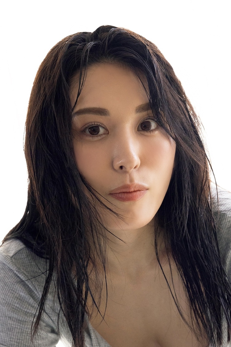 🍭 金松季歩、“大人な魅力”のグラドルが名前を変えて再出発！ 「グラビアの初心に帰れました」『FLASH』登場 - Pop'n'Roll(ポップンロール)