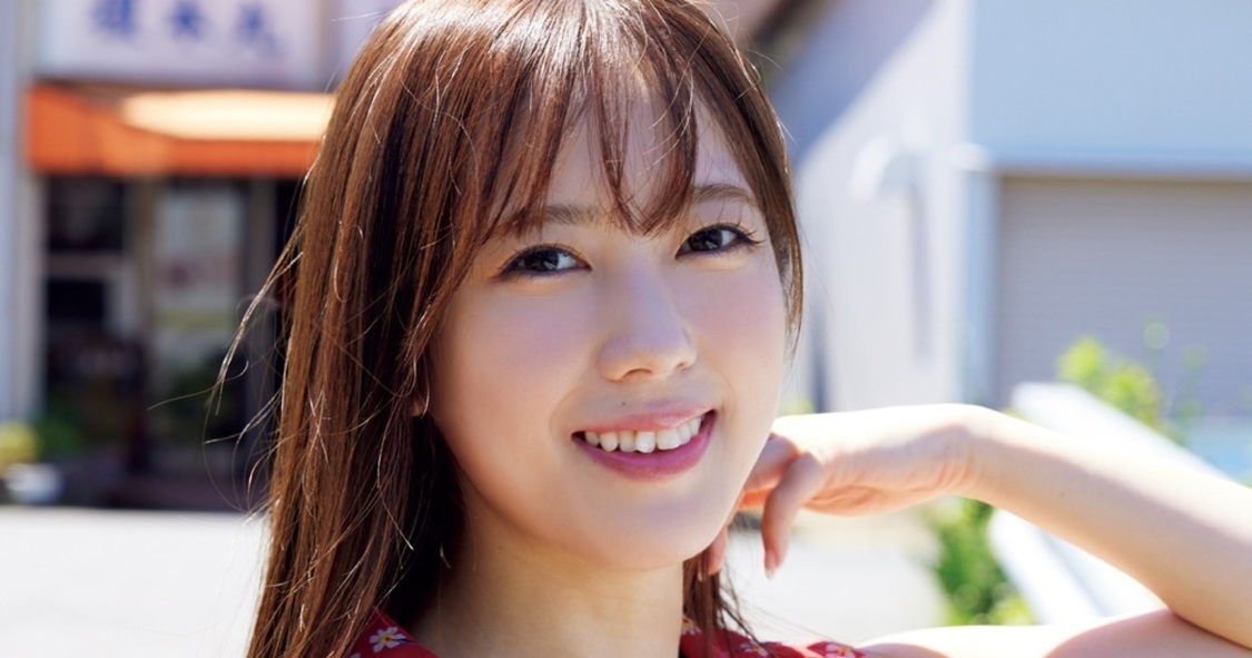 🍭 小湊よつ葉、夏の温泉旅行で湯上りヌード披露！『flash』登場 Popnrollポップンロール
