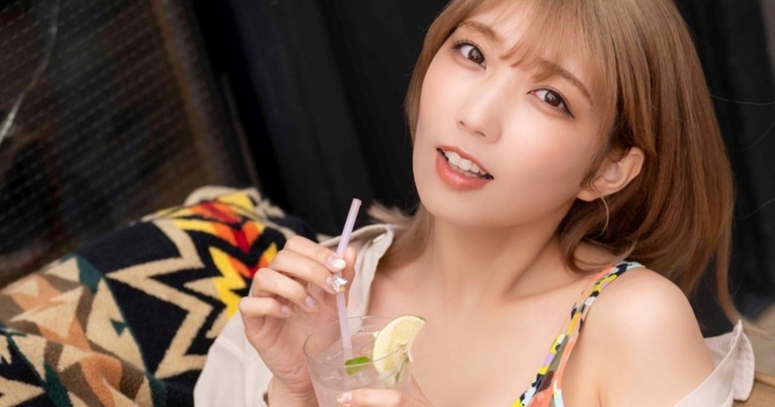 🍭 霜月めあ[アザーカット＆インタビュー]念願のサーフィンで華やかなスタイルを解放！ ゼロイチファミリアコラボムック『Fine特別編集 SUNNY GIRL』登場！ - Pop'n'Roll ...